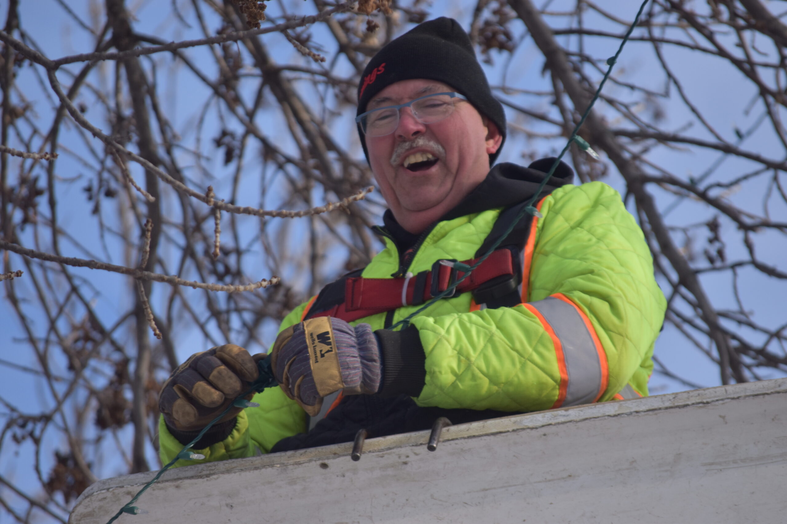 Volunteers get busy removing Christmas lights at Sportsman’s Park ...